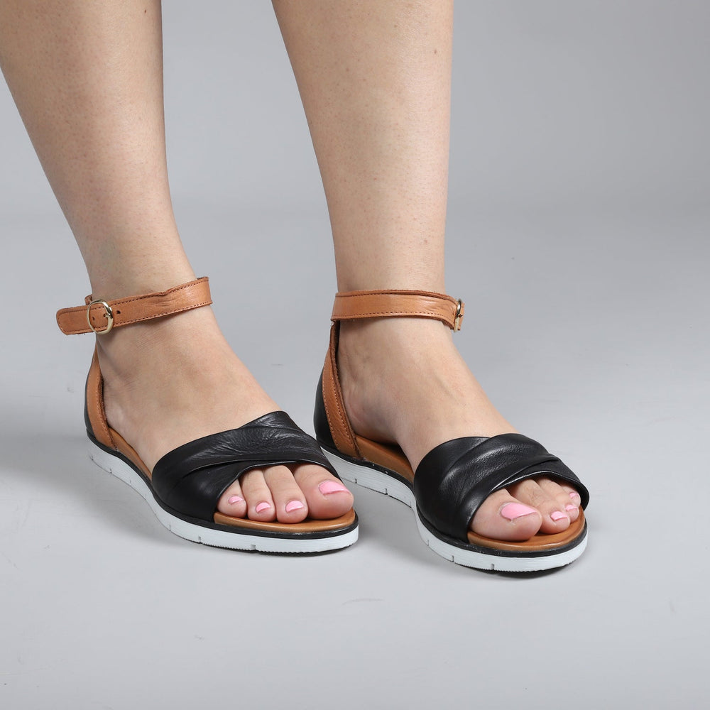 Taser - Black/Tan | Le Sansa